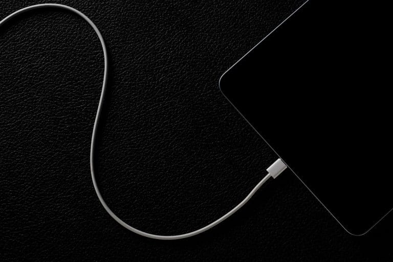 iPad Not Charging? Fix It with This Cable, Adapter, and Port Cleaning ...